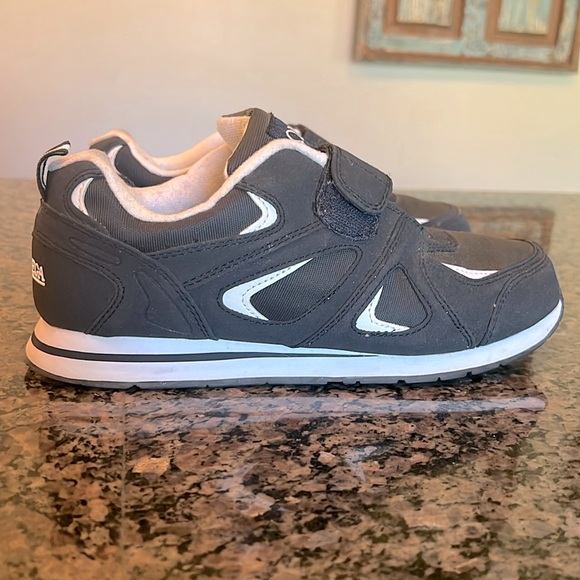 Omega | Shoes | Omega Mens Classic Velcro Shoe 9d | Poshmark